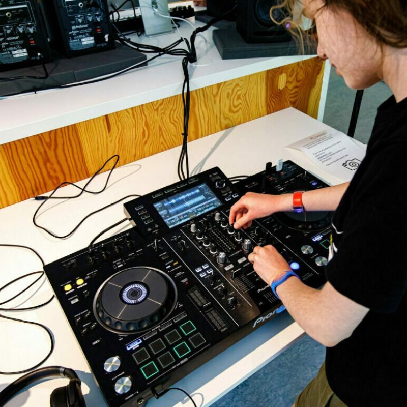 DJ lesson children - Platform C Amstelveen